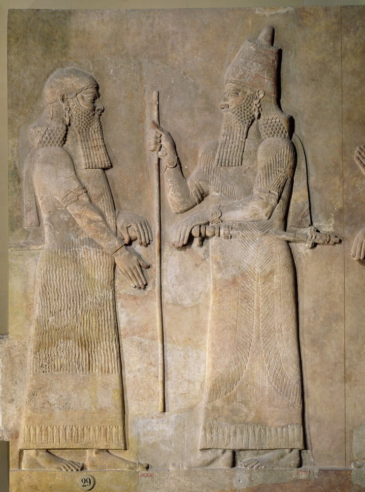 Relief, das Sargon II. (721-705 v. Chr.) und einen Wesir darstellt, aus ...