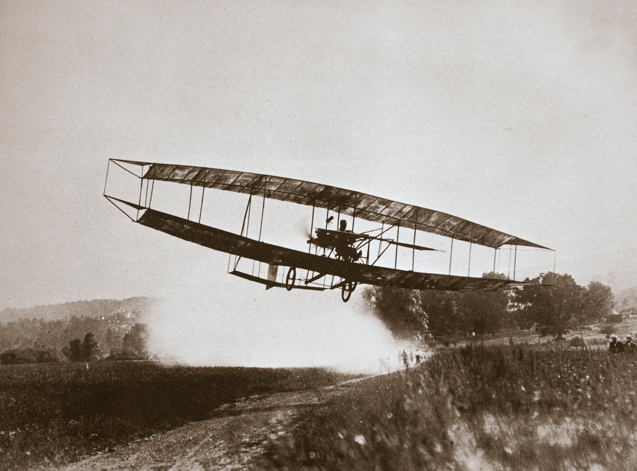 Der amerikanische Flieger Glenn Curtiss macht den ersten Flug schwerer ...