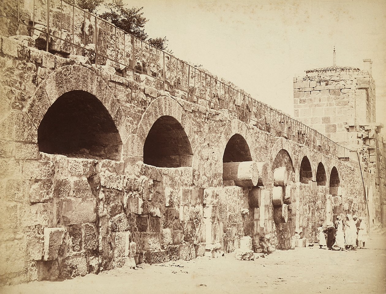 Ansicht der Stadtmauern von Heliopolis oder Baalbek, antike syrische ...